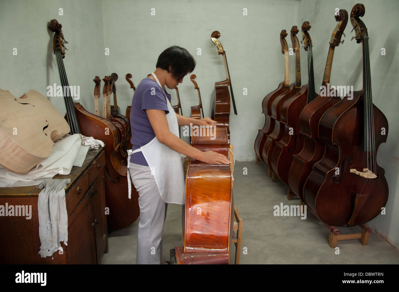 Double bass case hi-res stock photography and images - Alamy