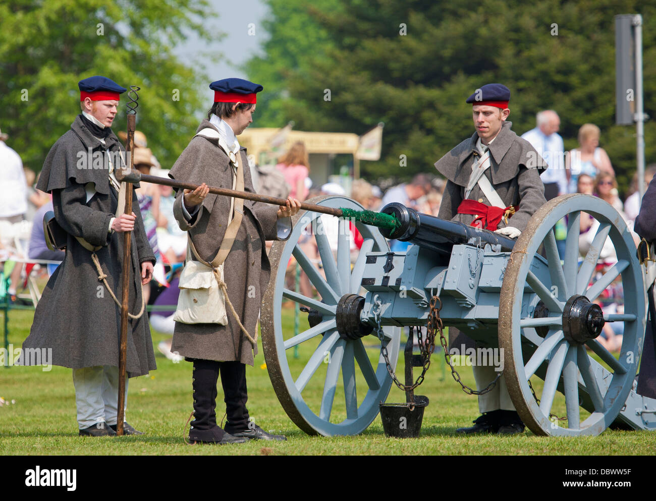 Field loading hi-res stock photography and images - Alamy