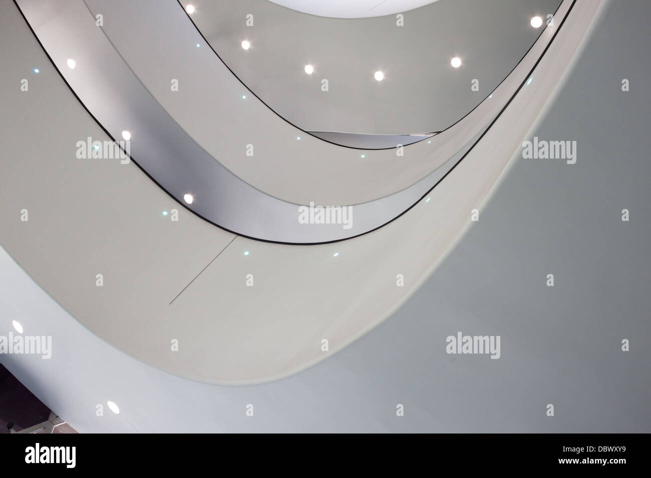 Modern white building hi-res stock photography and images - Alamy