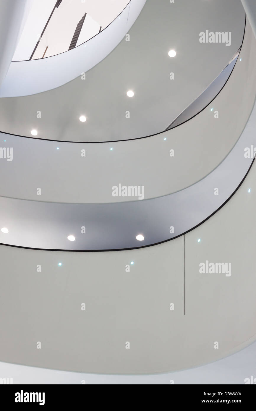 Modern white building hi-res stock photography and images - Alamy