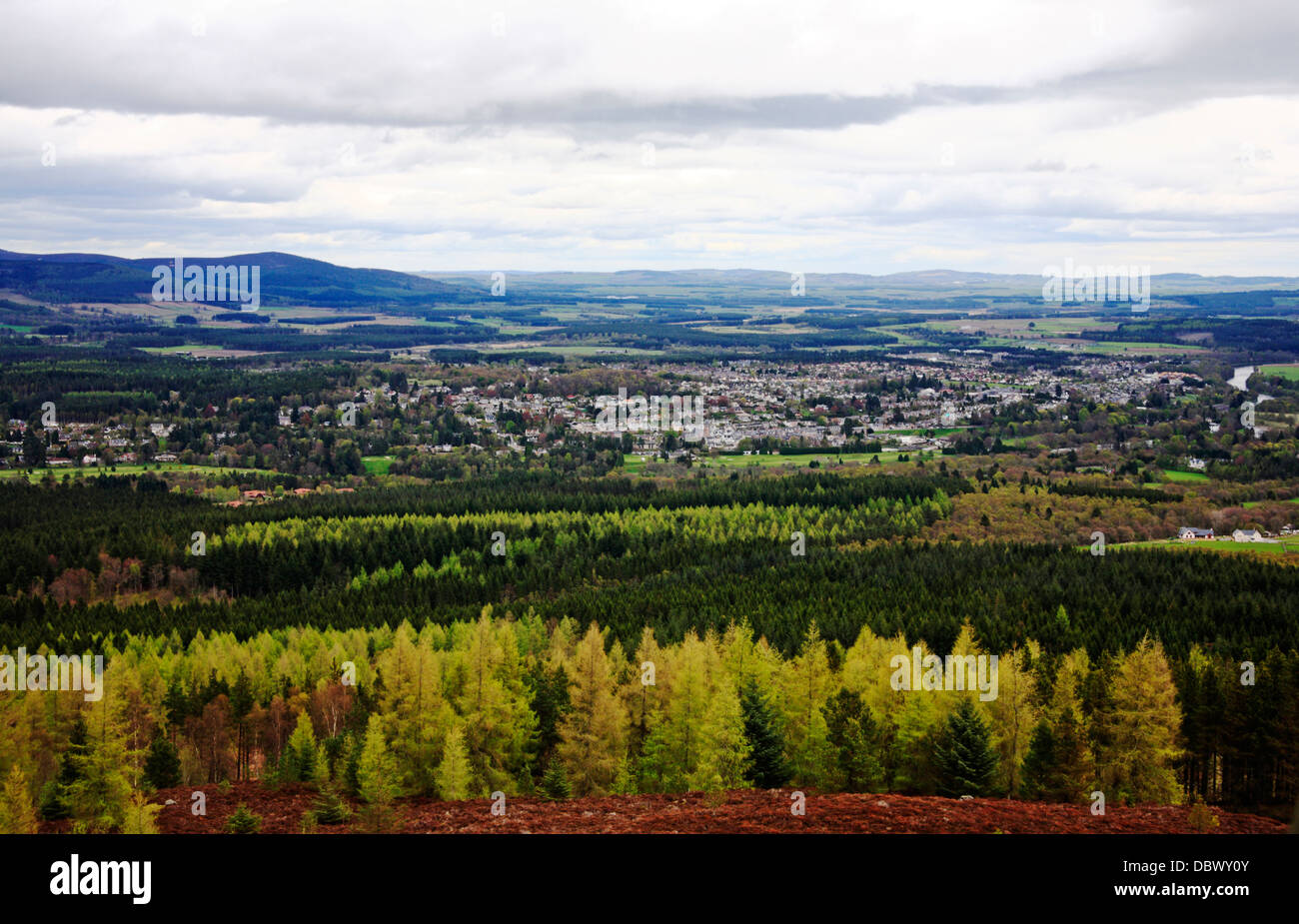 Banchory scotland river dee road hi-res stock photography and images ...