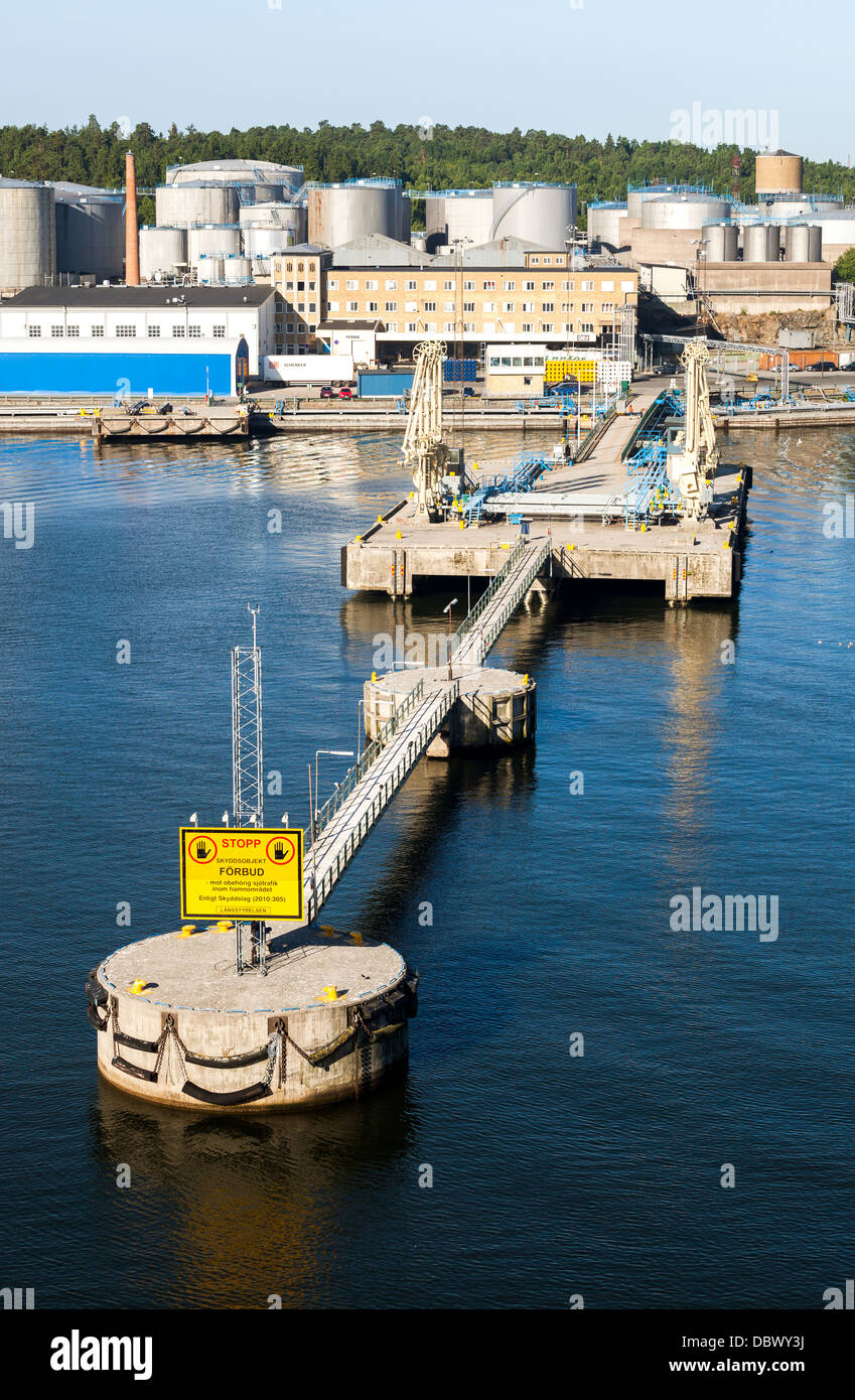 Oil terminal jetty High Resolution Stock Photography and Images - Alamy