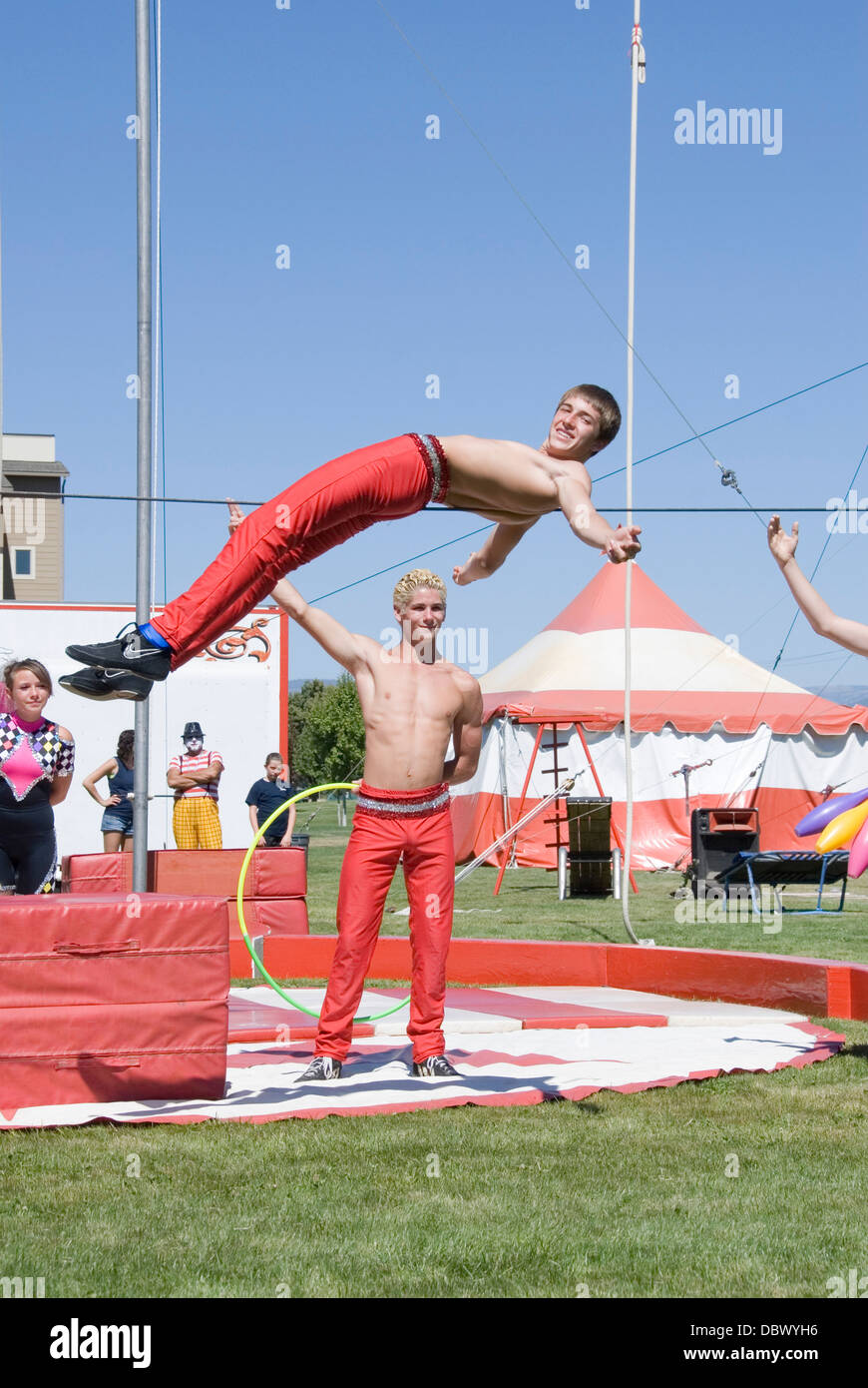 Rope acrobatics hi-res stock photography and images - Alamy