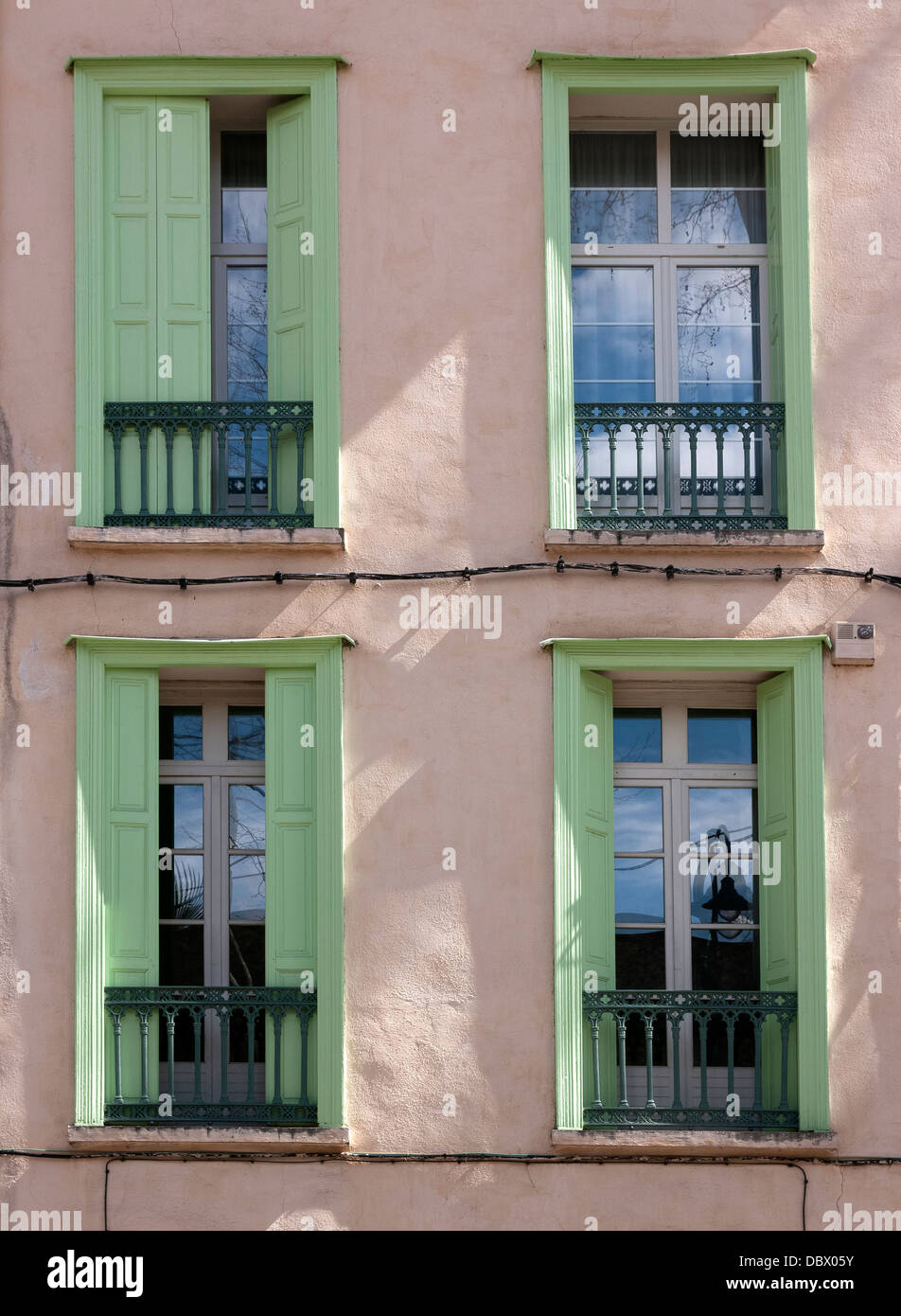 Windows of france hi-res stock photography and images - Alamy