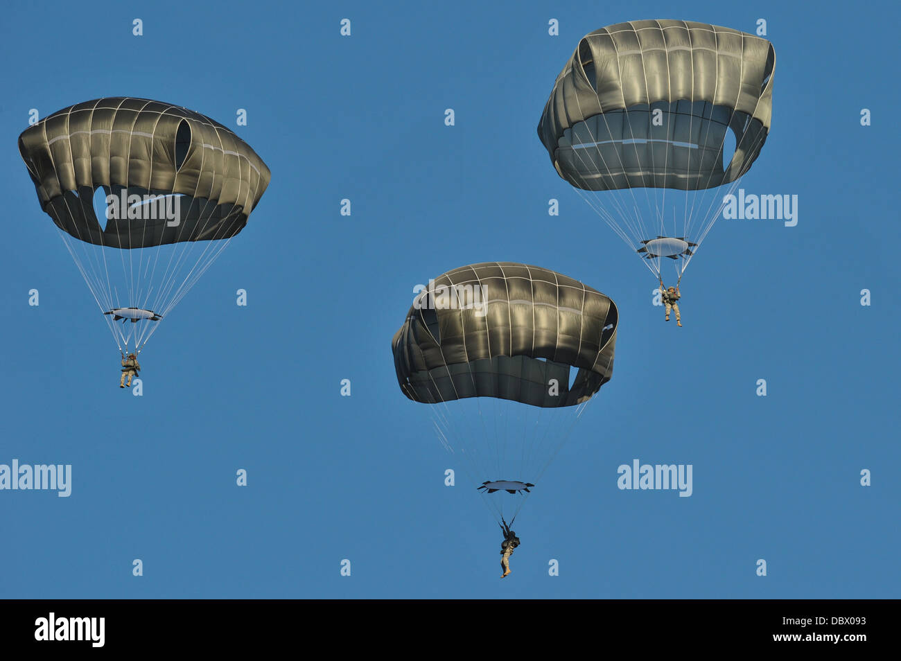 US Army Paratroopers conduct Airborne operations with T-11 parachutes ...