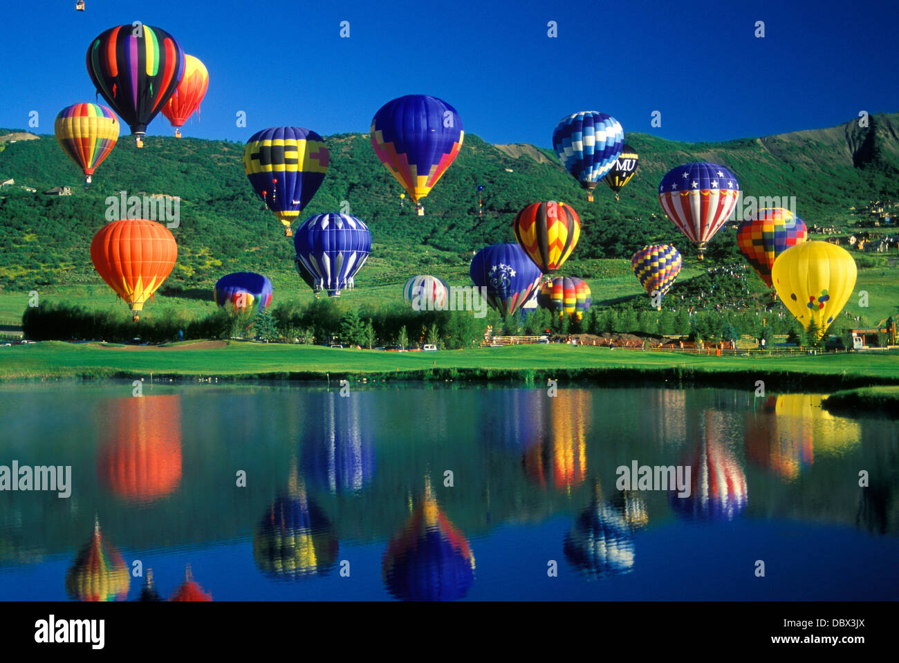 HOT AIR BALLOONS OVER LAKE Stock Photo - Alamy