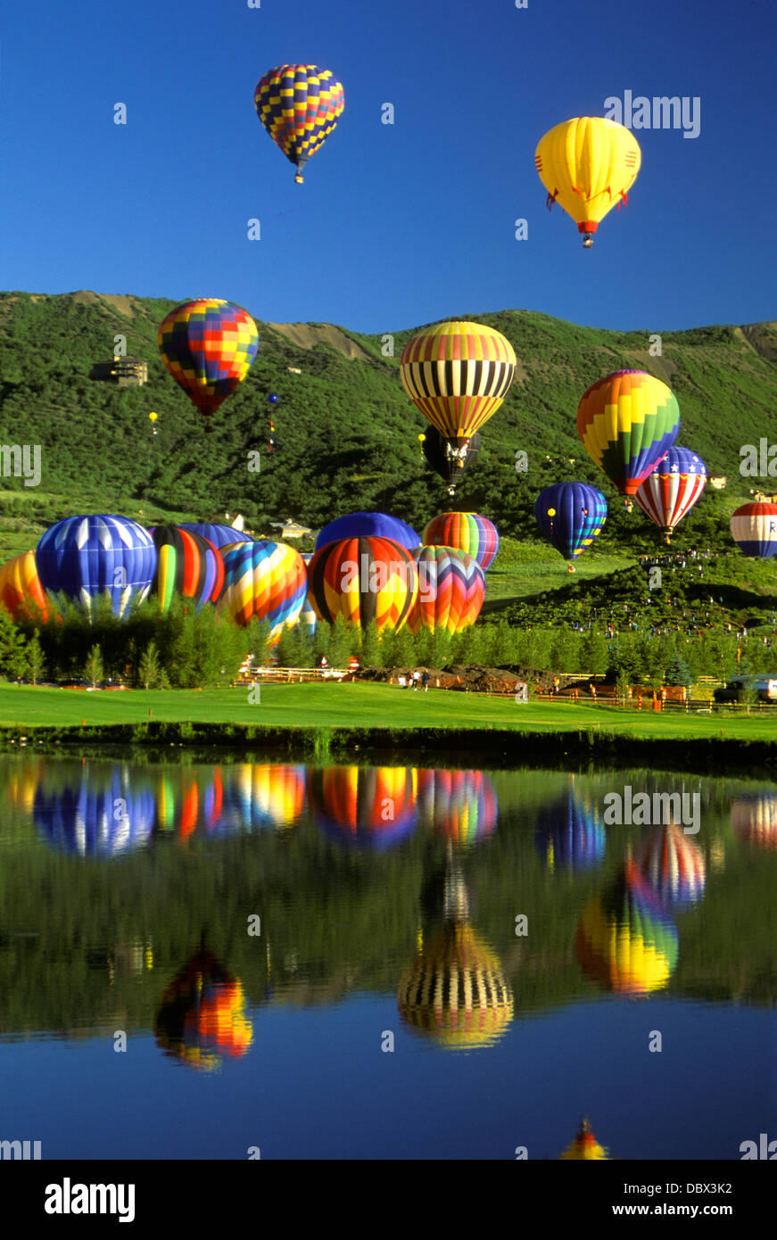 HOT AIR BALLOONS OVER LAKE Stock Photo - Alamy