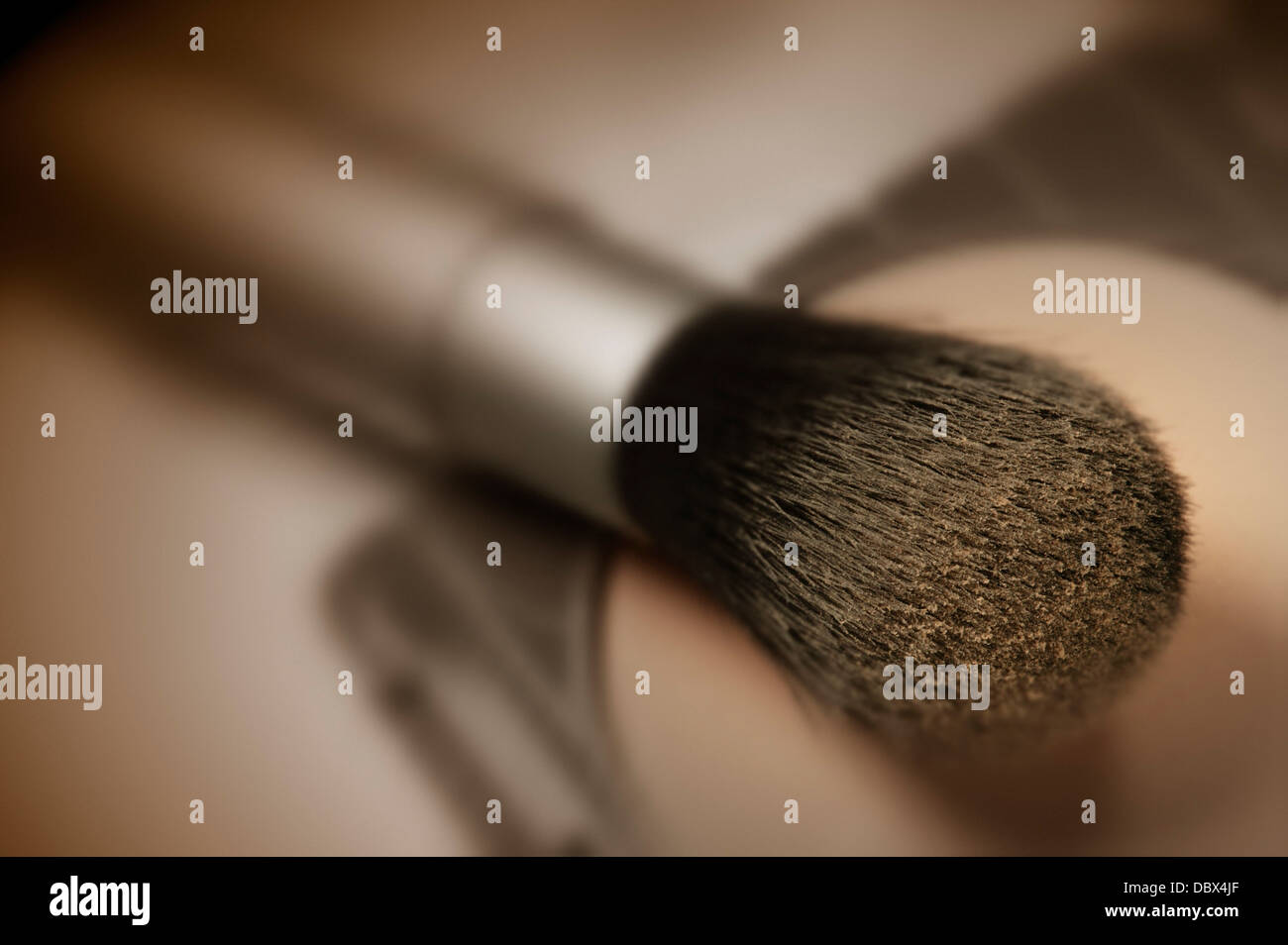 FACE POWDER COMPACT WITH BRUSH Stock Photo - Alamy