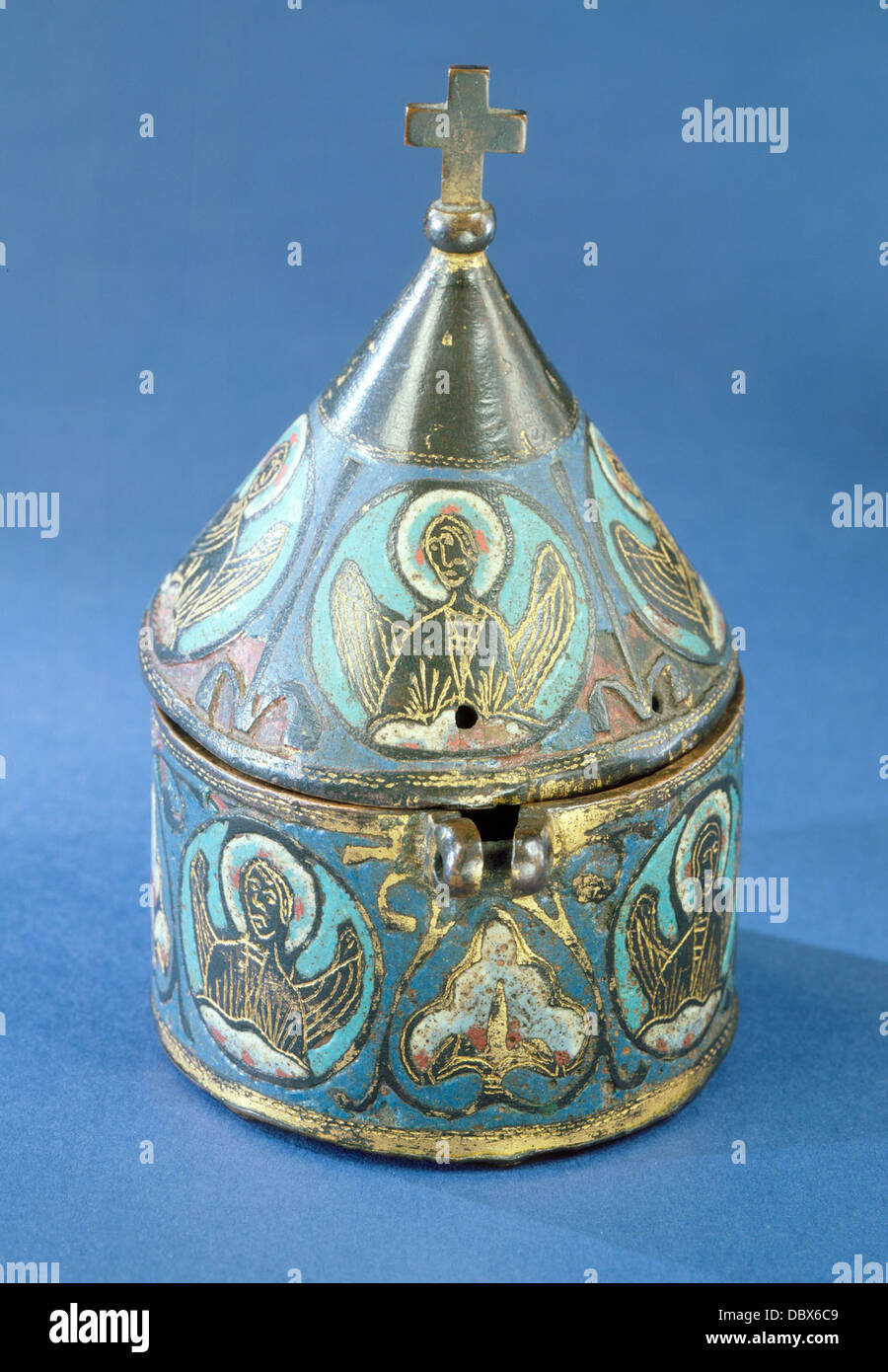 Ivory pyx hi-res stock photography and images - Alamy