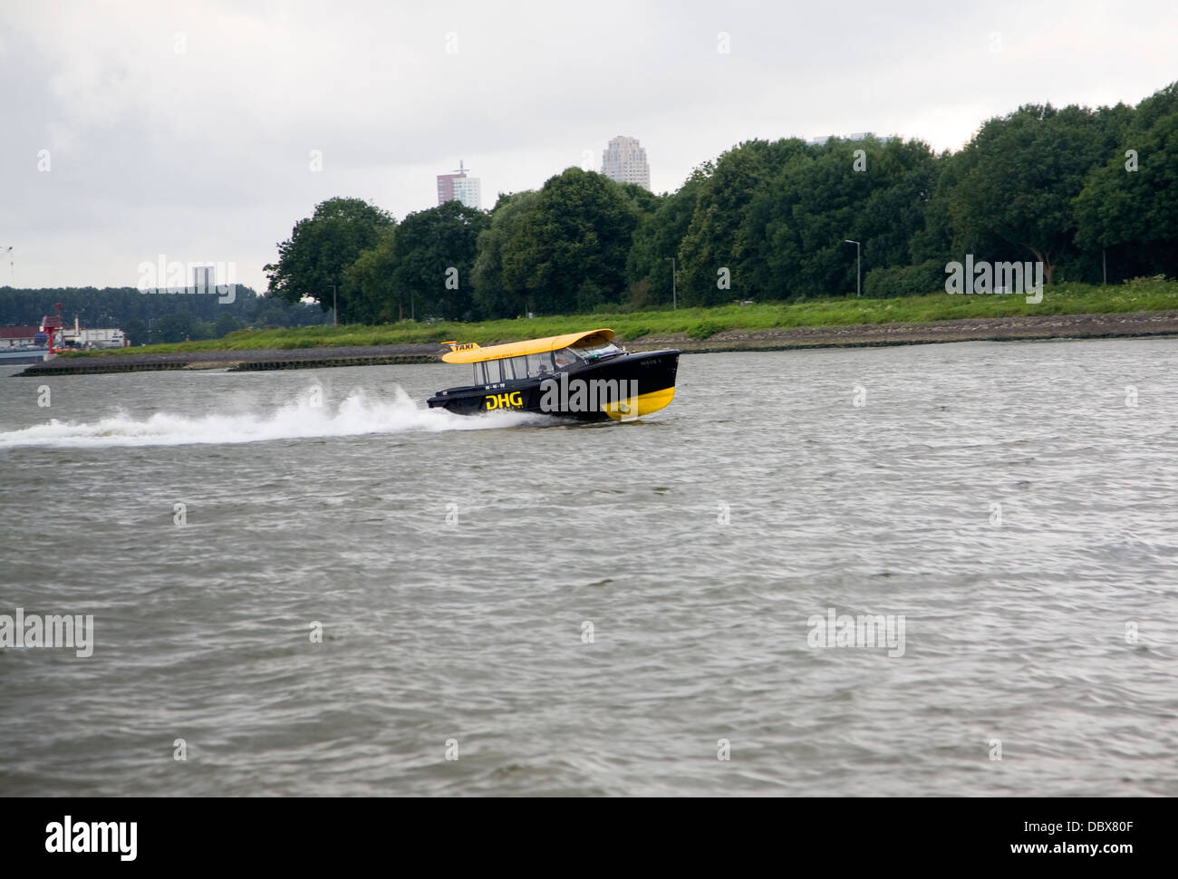 Water moving fast hi-res stock photography and images - Alamy