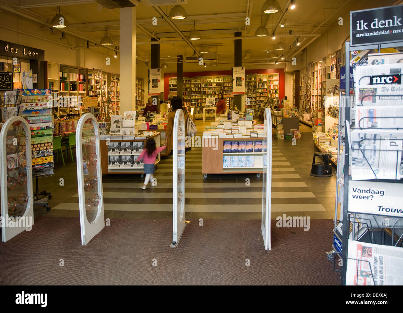 Inside the shop hi-res stock photography and images - Alamy