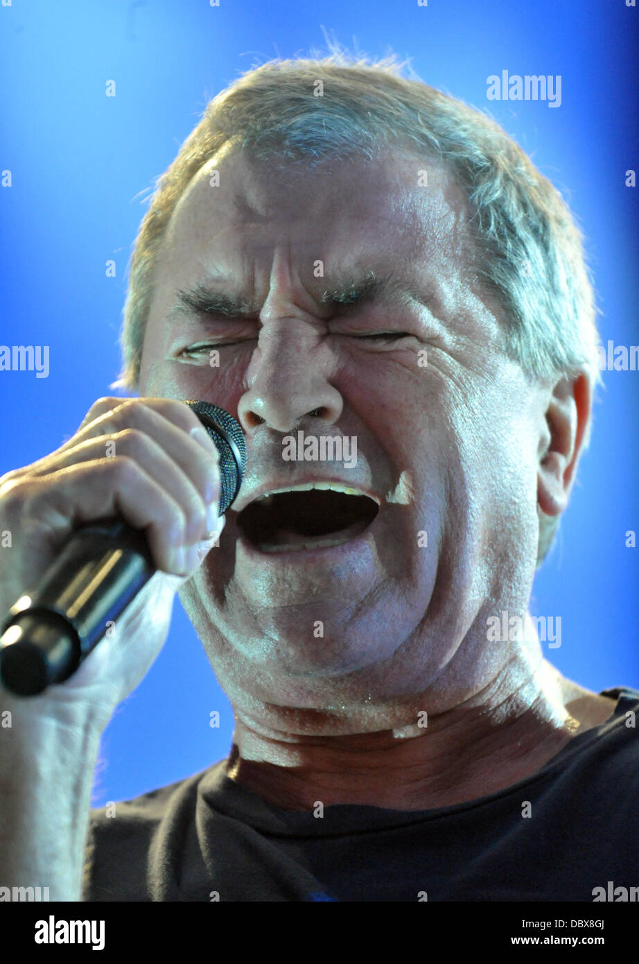 Deep purple singer hi-res stock photography and images - Alamy