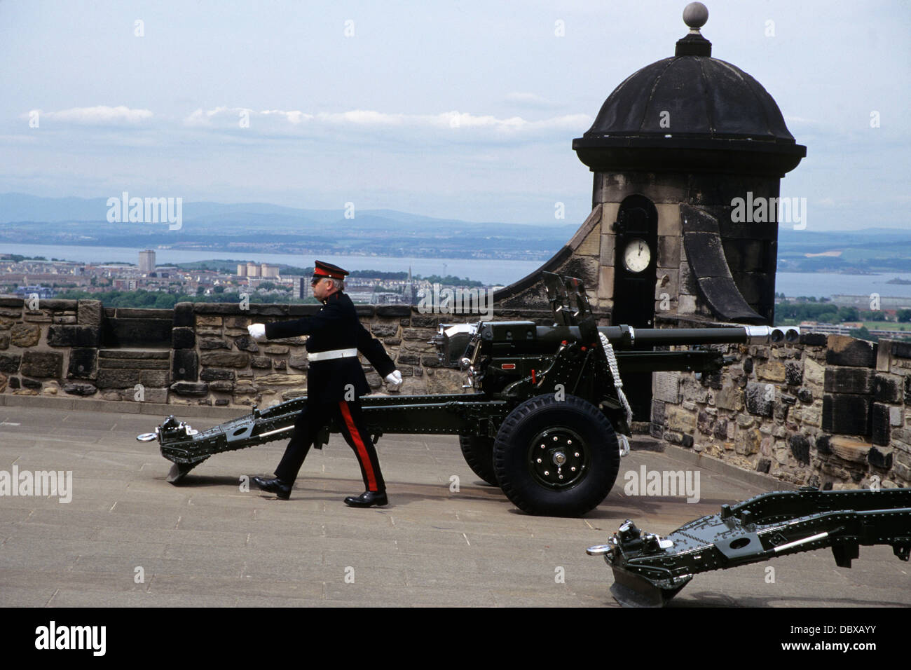 1 45 clock hi-res stock photography and images - Alamy