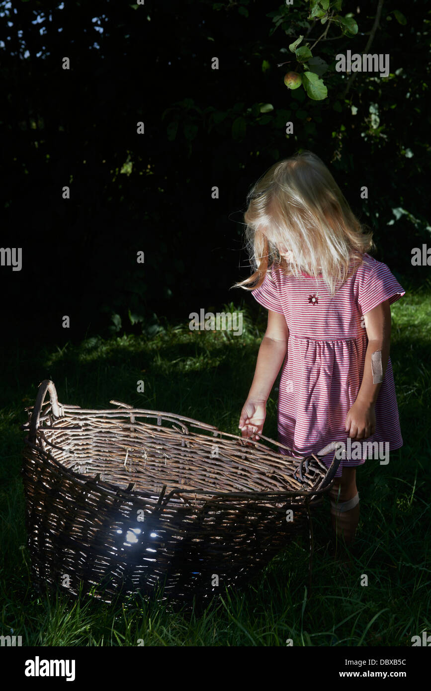 Children treasure finding hi-res stock photography and images - Alamy