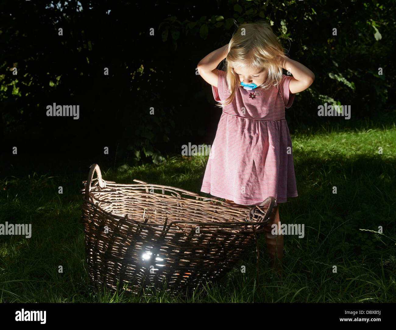 Children treasure finding hi-res stock photography and images - Alamy