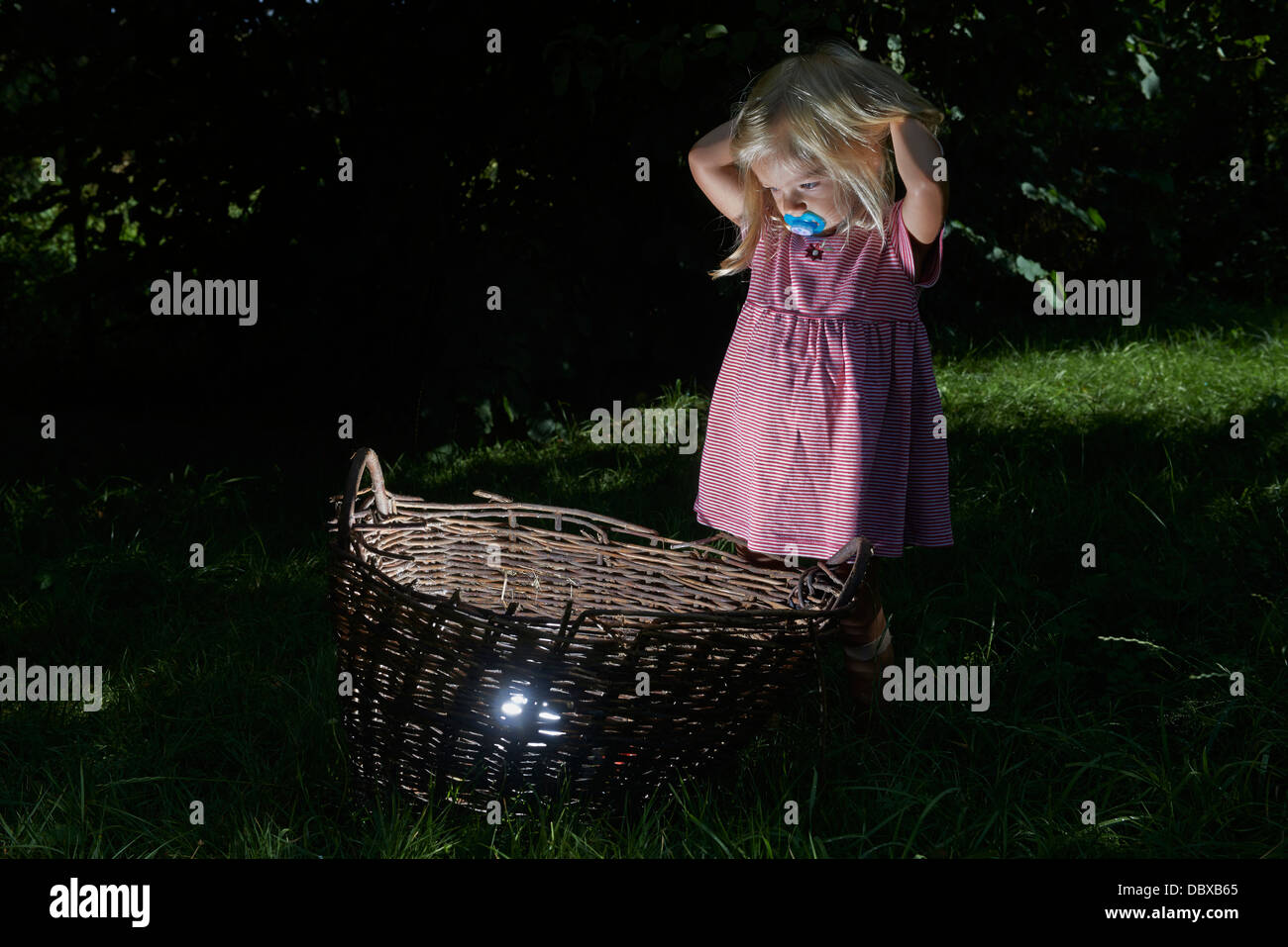 Children treasure finding hi-res stock photography and images - Alamy
