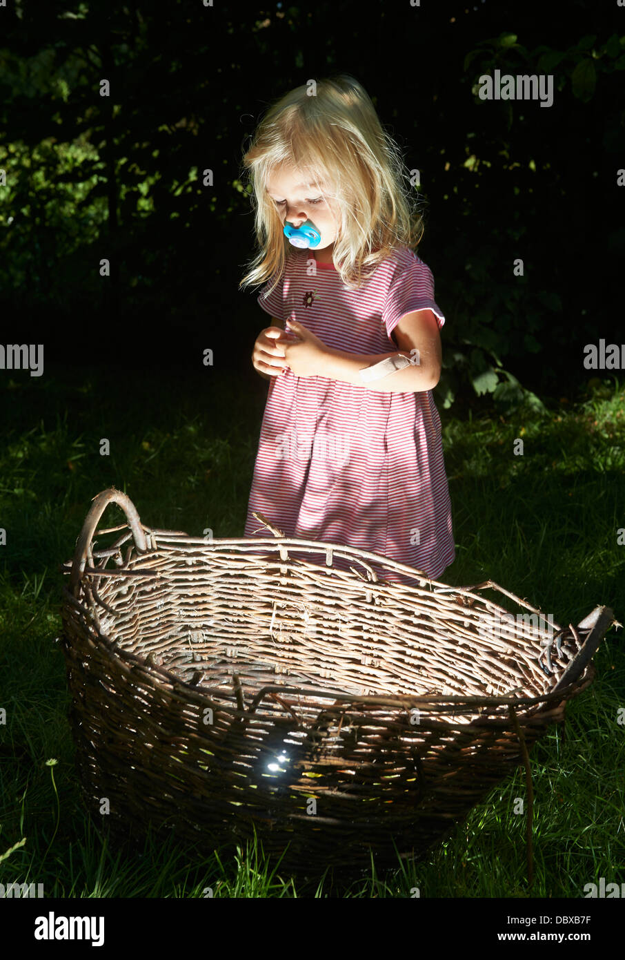 Children treasure finding hi-res stock photography and images - Alamy