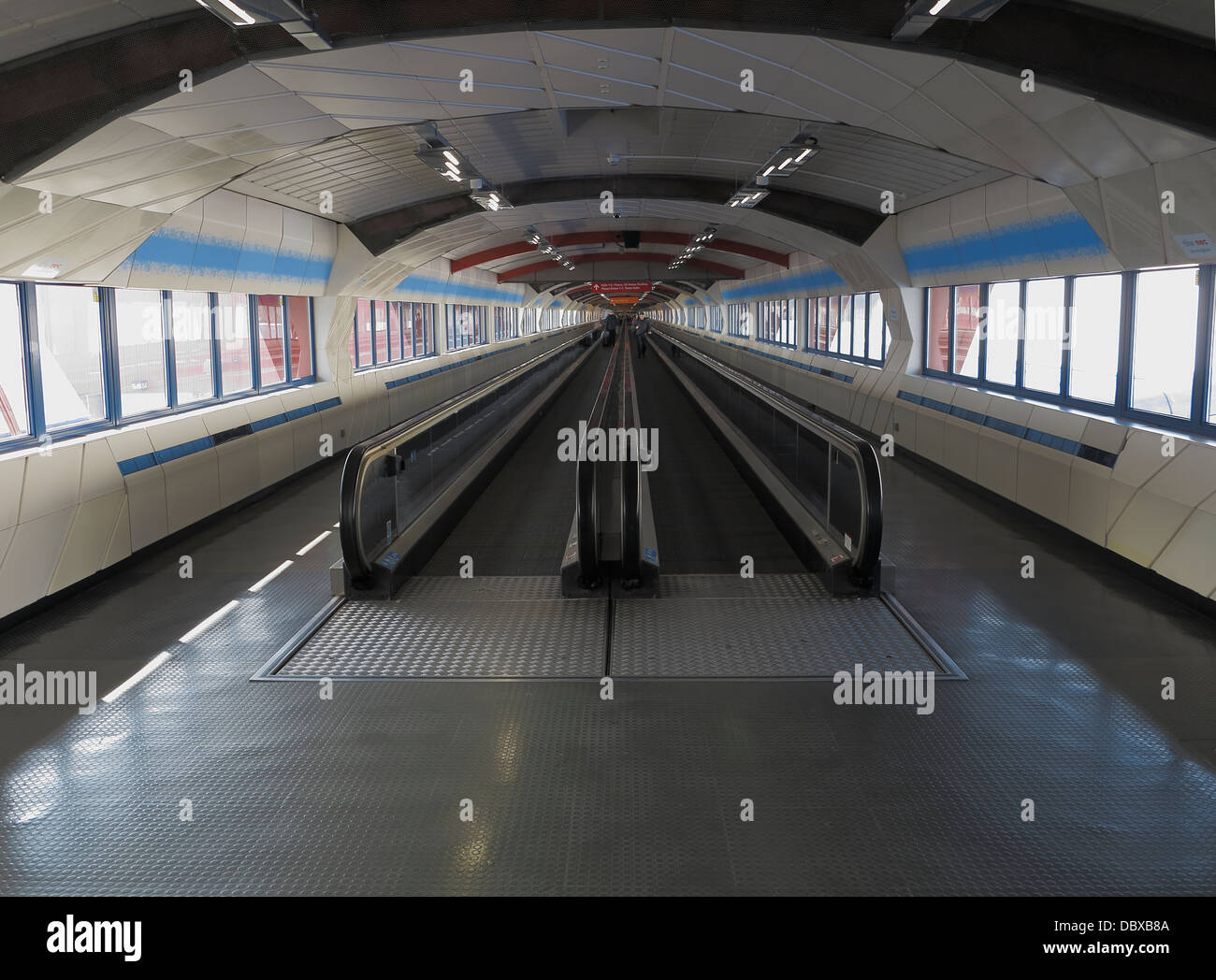 Moving walkways hi-res stock photography and images - Alamy