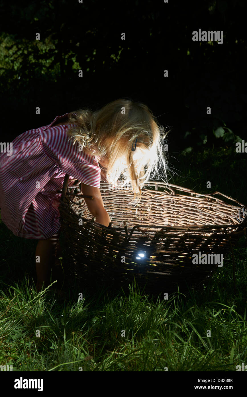 Children treasure finding hi-res stock photography and images - Alamy