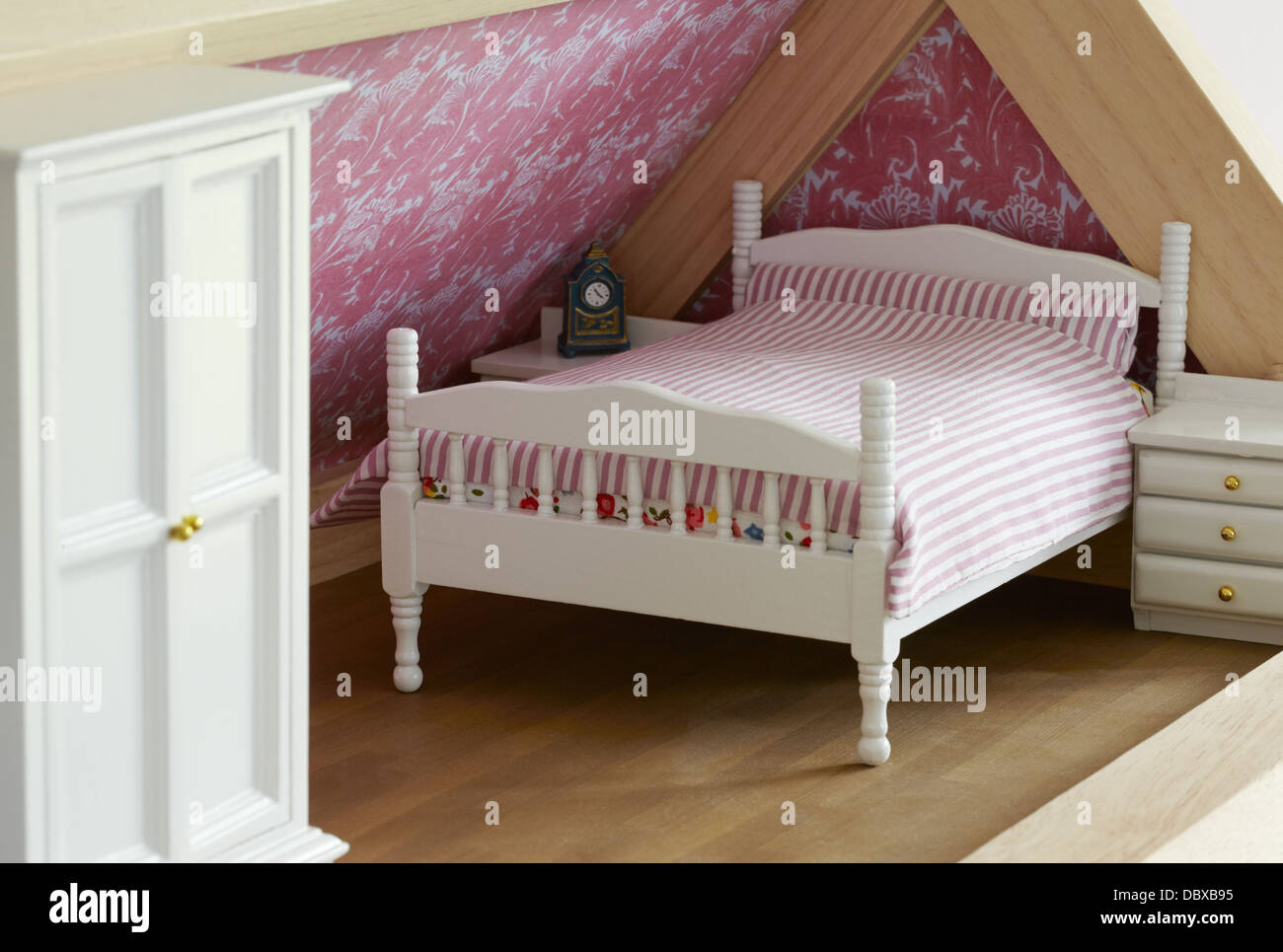 Dolls House Interior Bedroom Stock Photo Alamy dolls-house-interior-bedroom-stock-photo-alamy