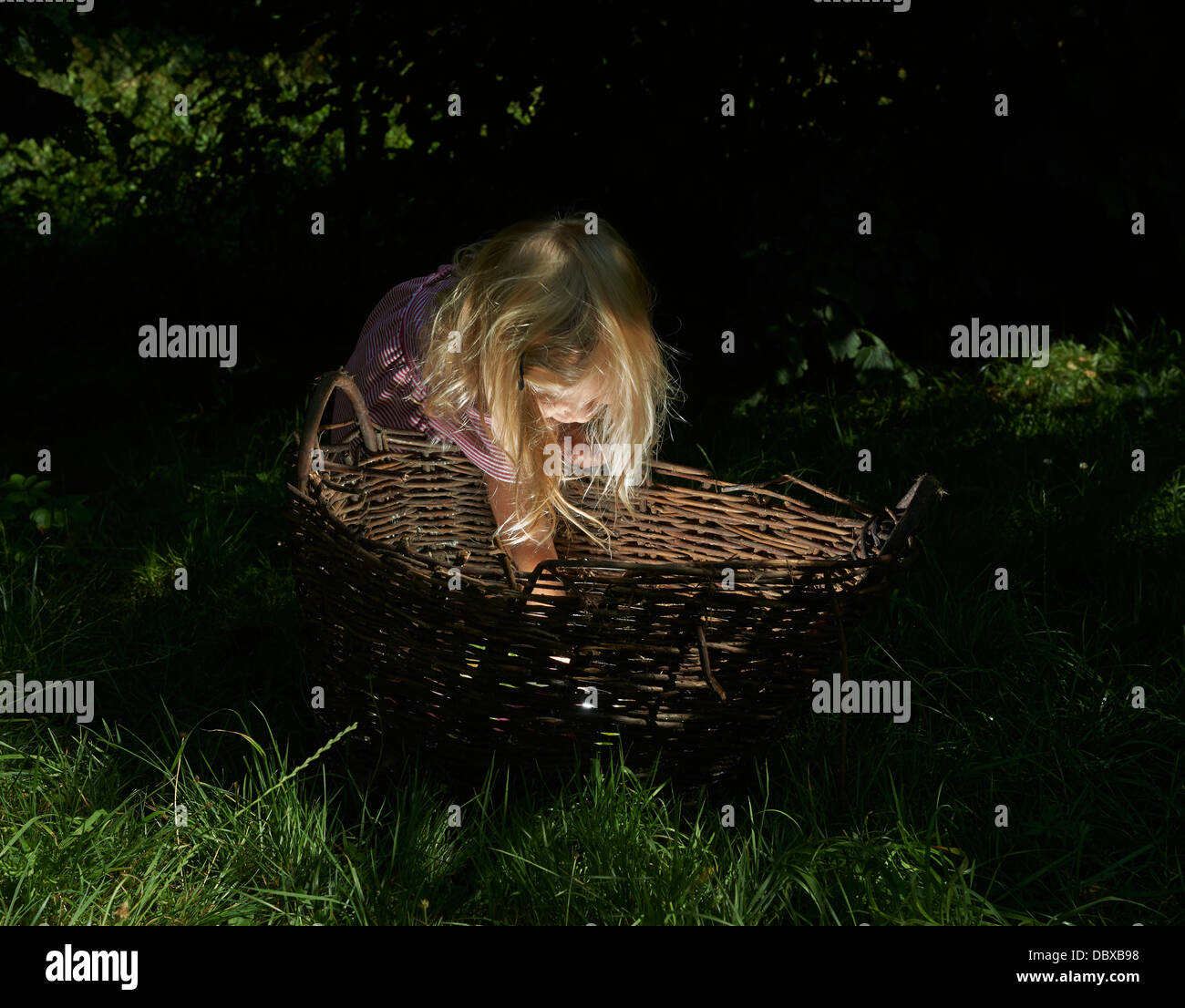Children treasure finding hi-res stock photography and images - Alamy