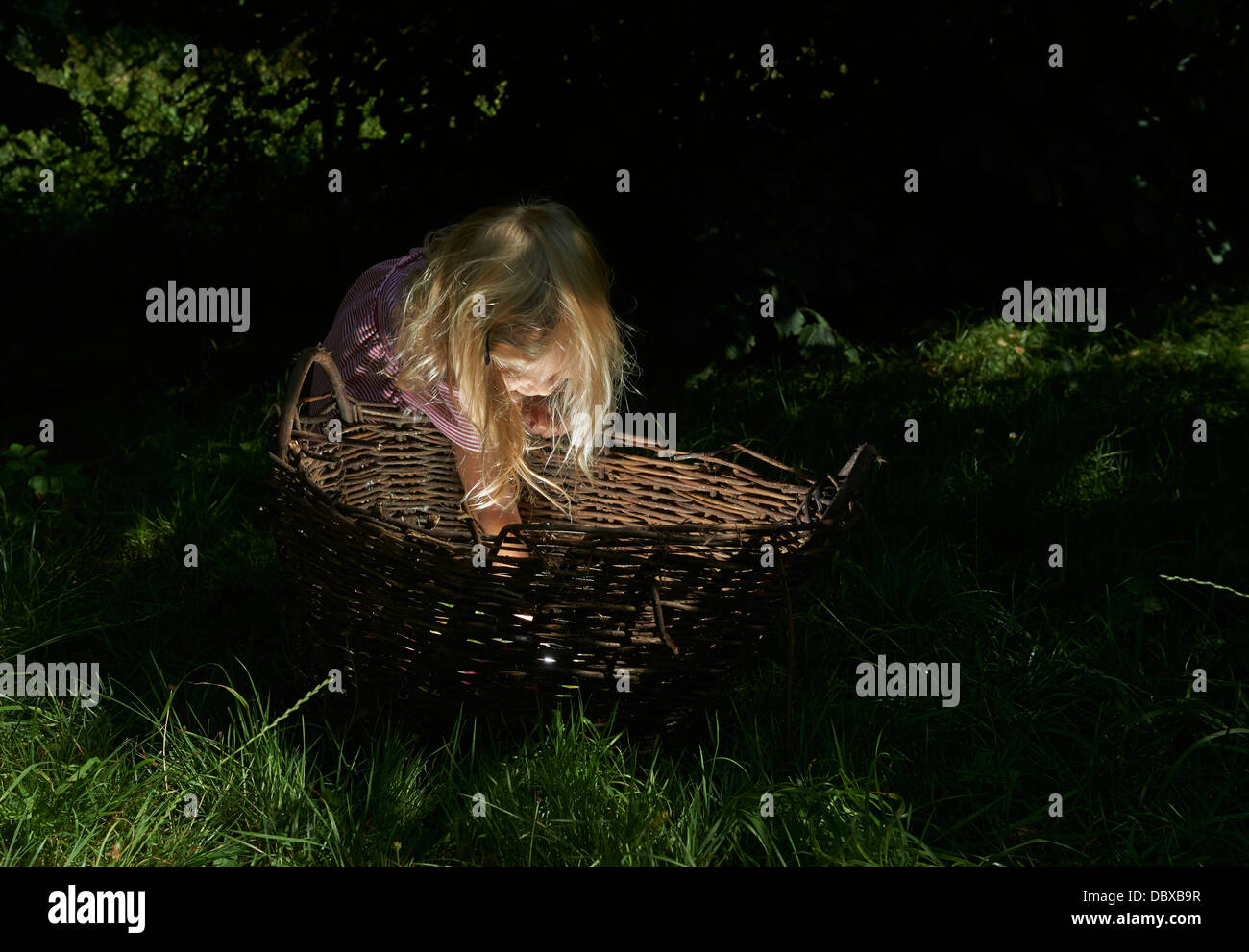 Children treasure finding hi-res stock photography and images - Alamy