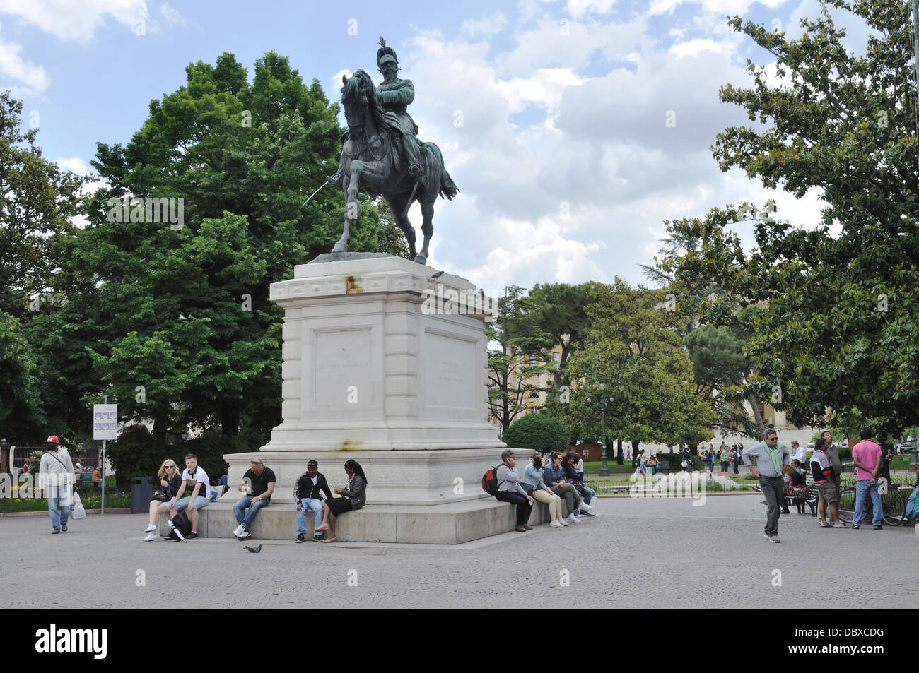 Statue to Vittorio Emanuele II in Piazza Bra, Verona Stock Photo - Alamy