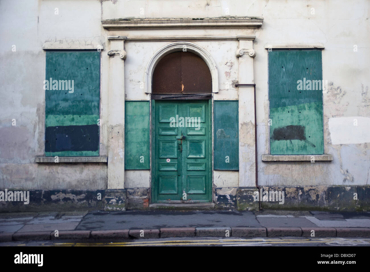 Run down front of a building hi-res stock photography and images - Alamy