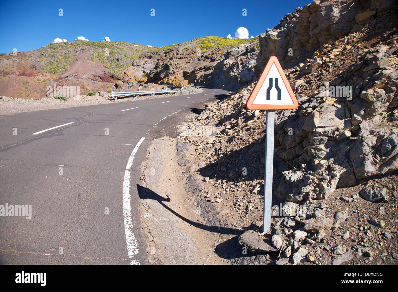 Roadway narrowing hi-res stock photography and images - Alamy