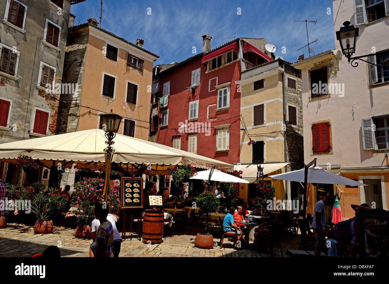 Europe street scene hi-res stock photography and images - Alamy