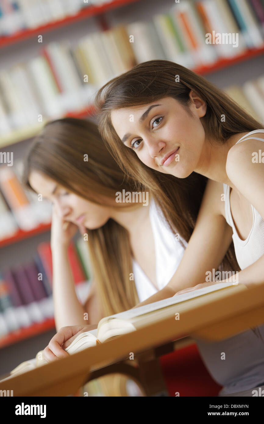 students in a library Stock Photo - Alamy
