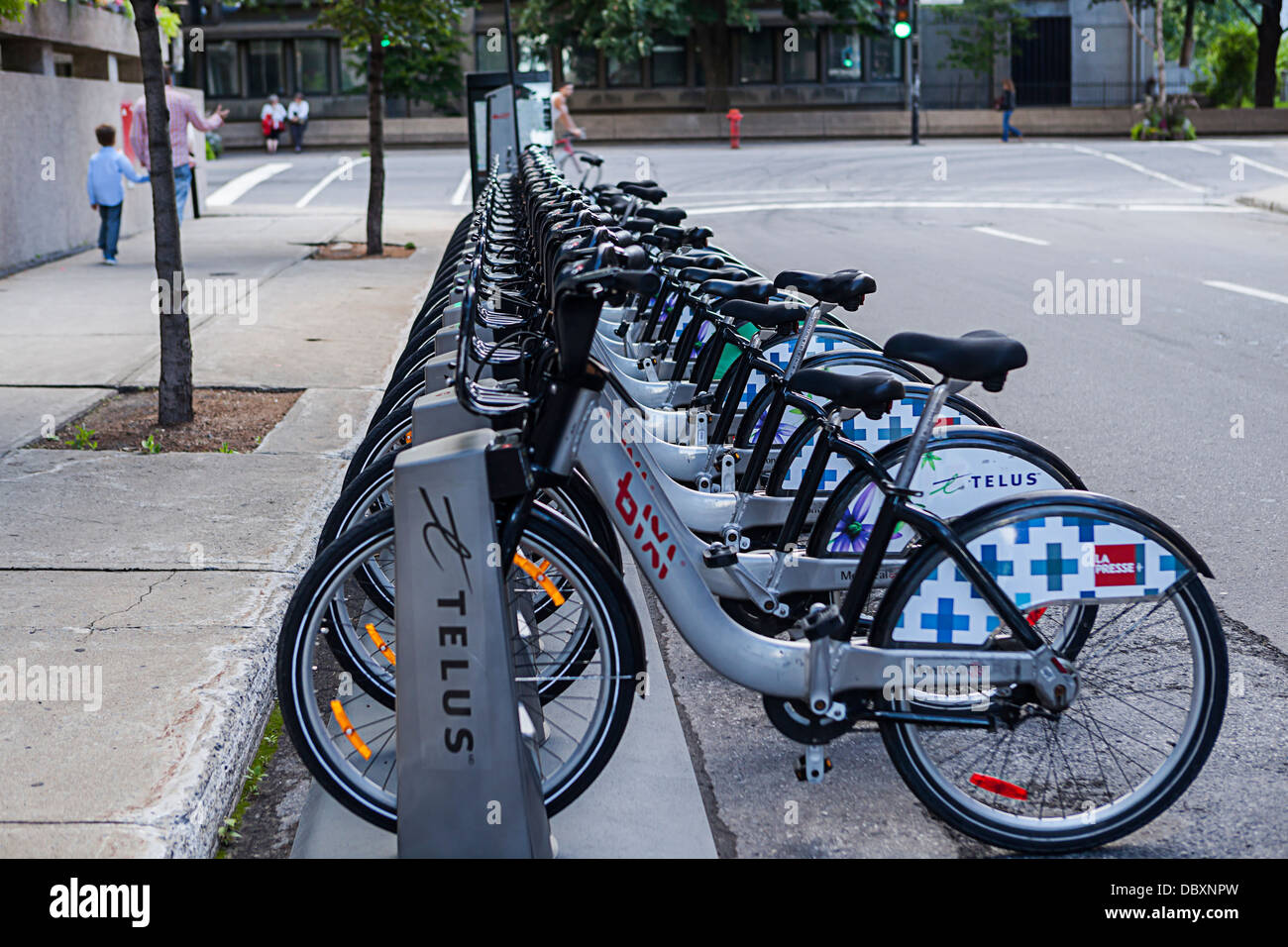 Montreal bicycle hi-res stock photography and images - Alamy
