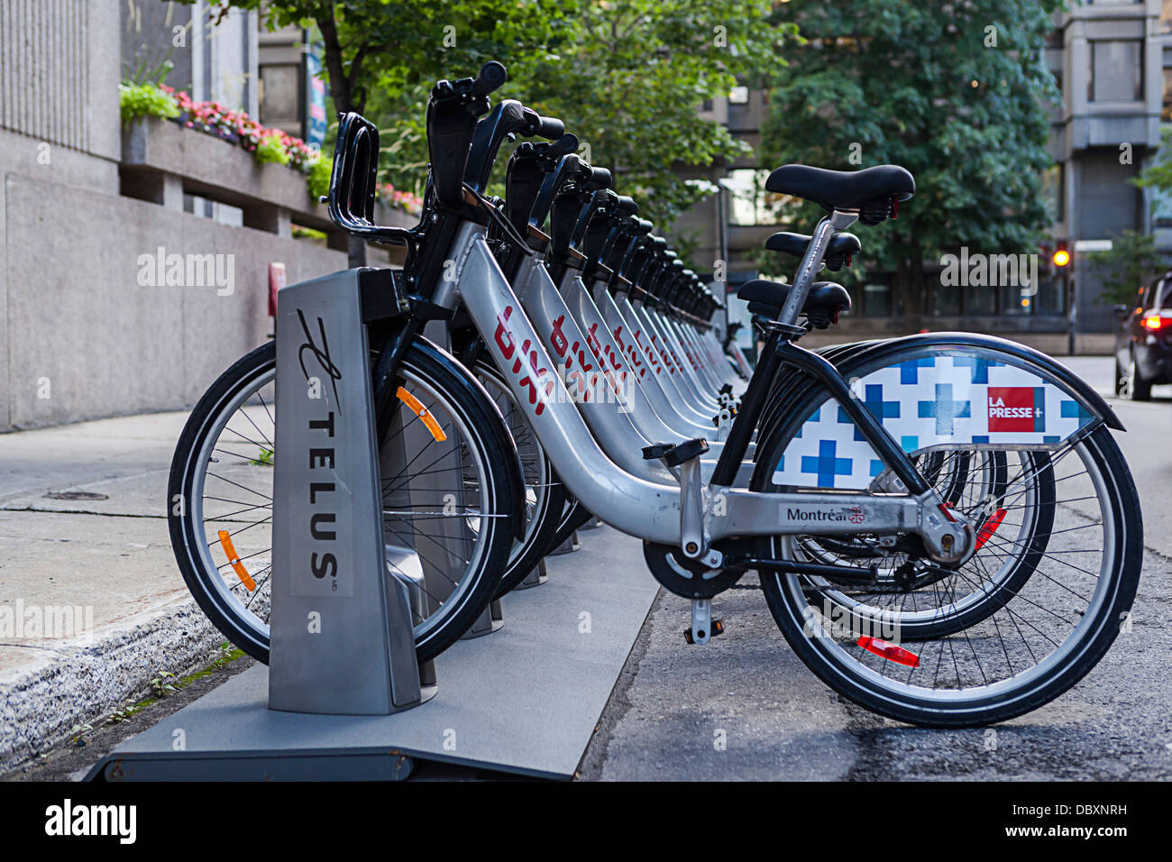 Montreal bicycle hi-res stock photography and images - Alamy