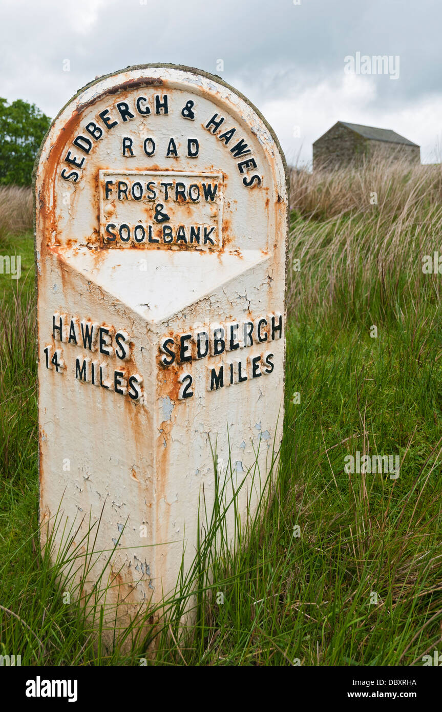Mile marker hi-res stock photography and images - Alamy