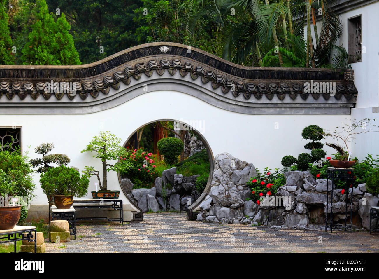 Traditional Chinese garden Stock Photo - Alamy