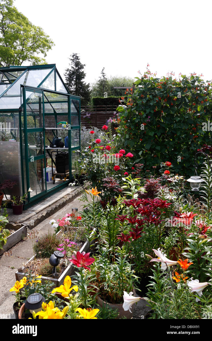 English back garden in hi-res stock photography and images - Alamy