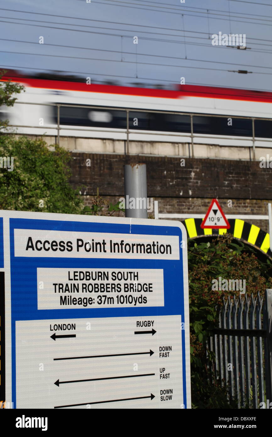 Ledburn, UK. 6th August 2013, Train Robber's Bridge, Ledburn, Bucks, UK ...