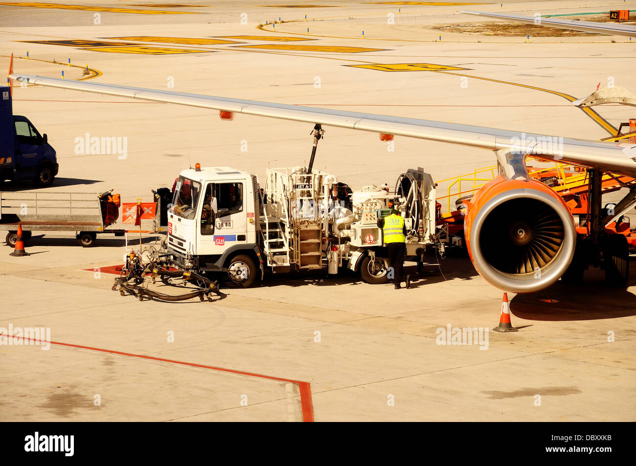 Easyjet Airbus 319 aircraft being re-fuelled by the hydrant re-fuelling ...