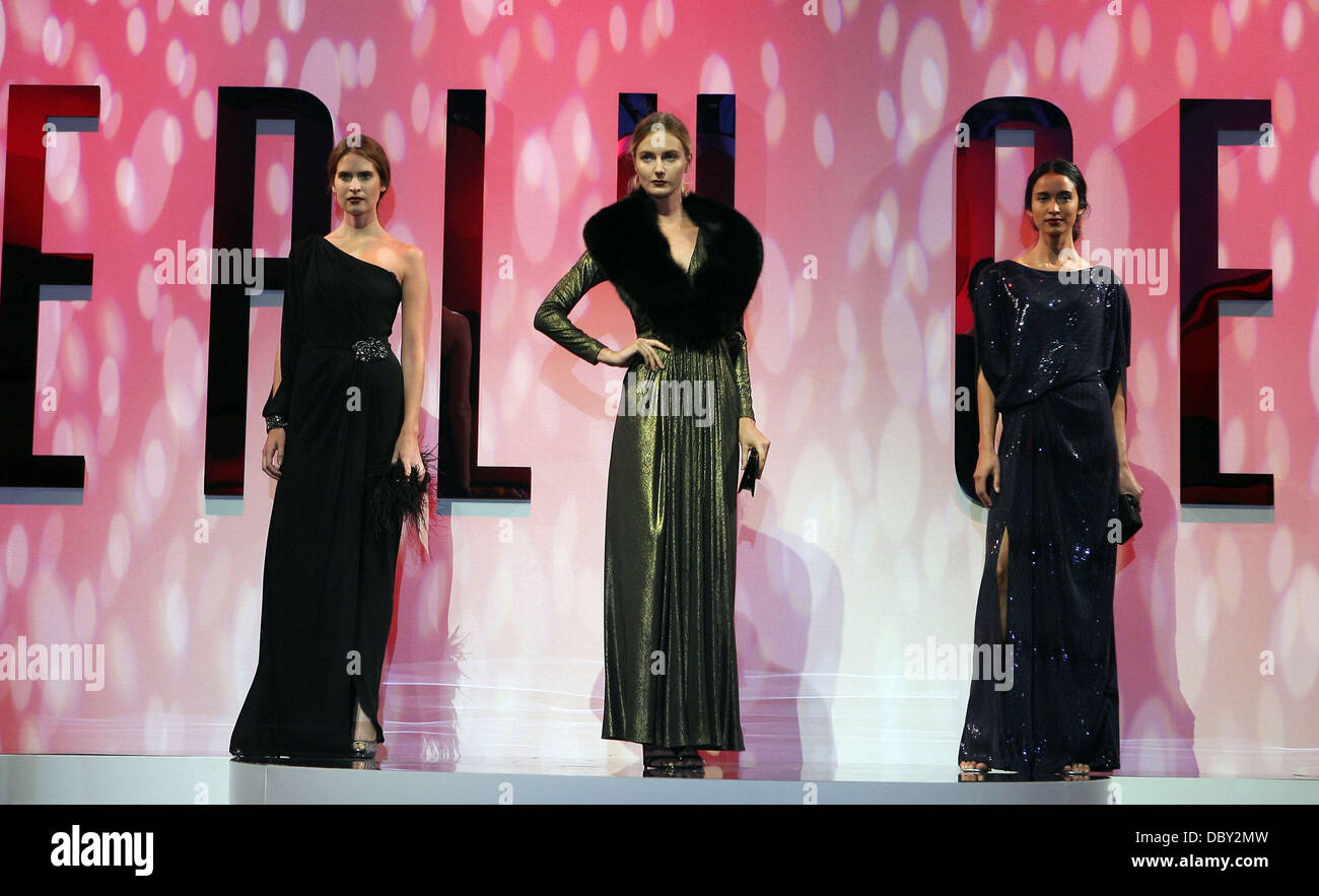 Models Fashion's Night Out - Beverly Center - Show Los Angeles ...