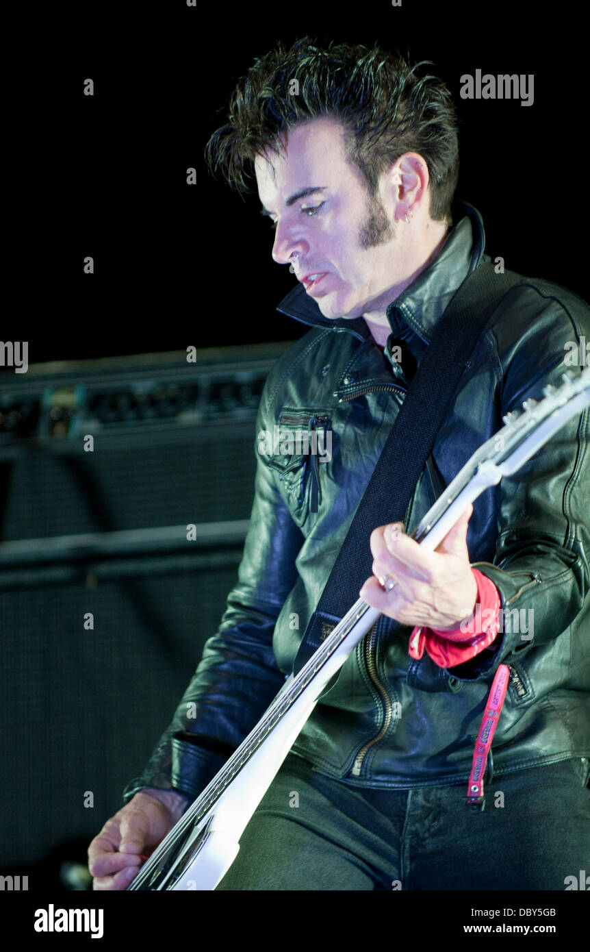 Simon gallup hi-res stock photography and images - Alamy