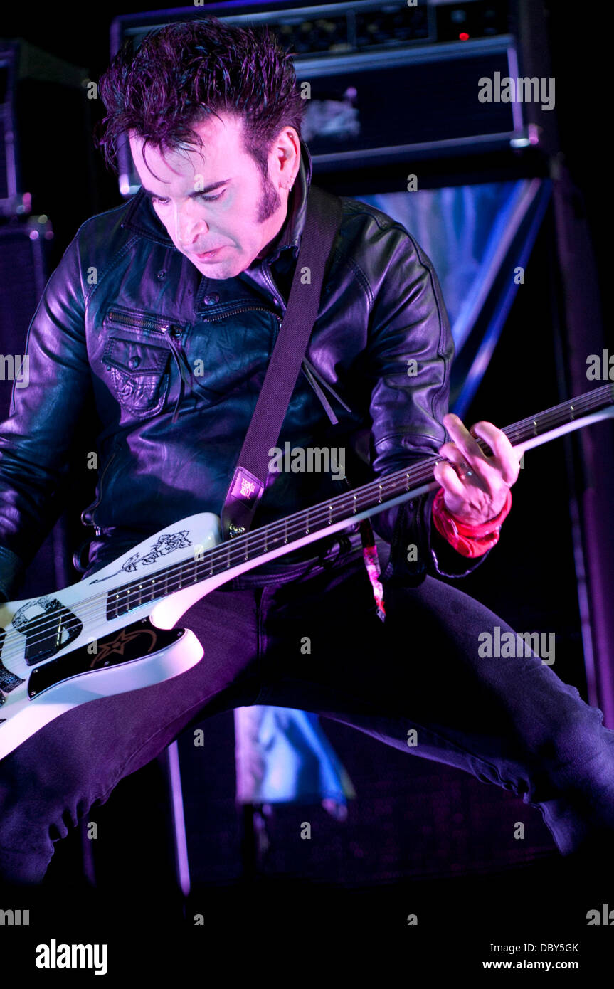 Simon gallup the cure hi-res stock photography and images - Alamy