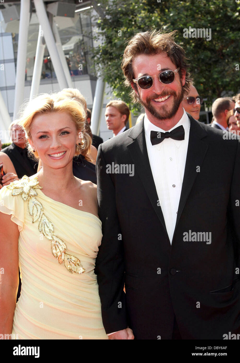 Sarah Wells, Noah Wyle 2011 Primetime Creative Arts Emmy Awards Held at ...