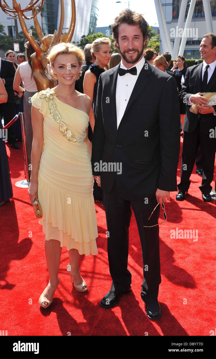 Noah Wyle and Sarah Wells 2011 Primetime Creative Arts Emmy Awards ...