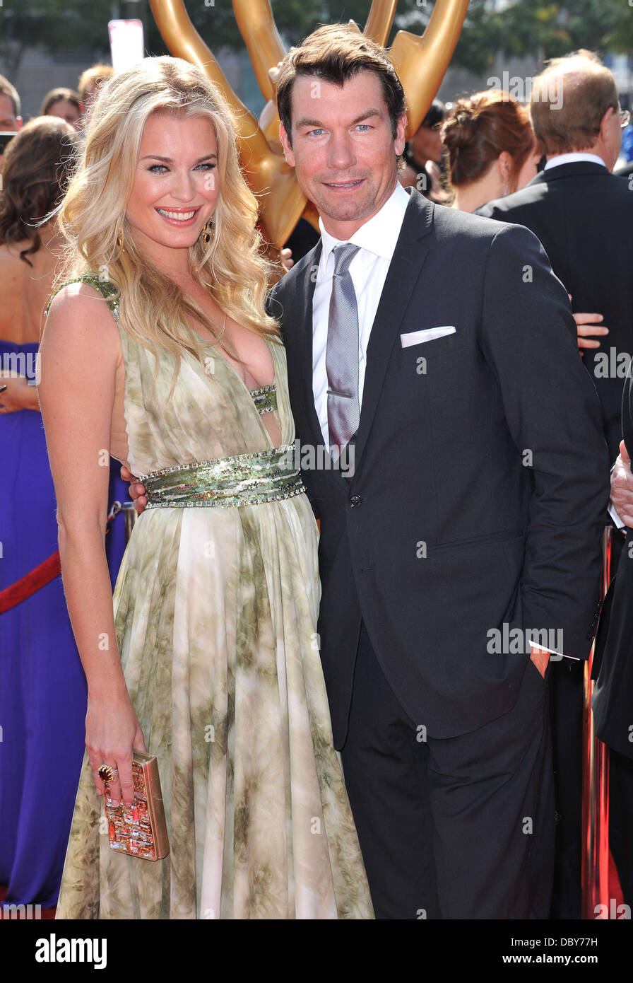 Rebecca Romijn and Jerry O'Connell 2011 Primetime Creative Arts Emmy ...