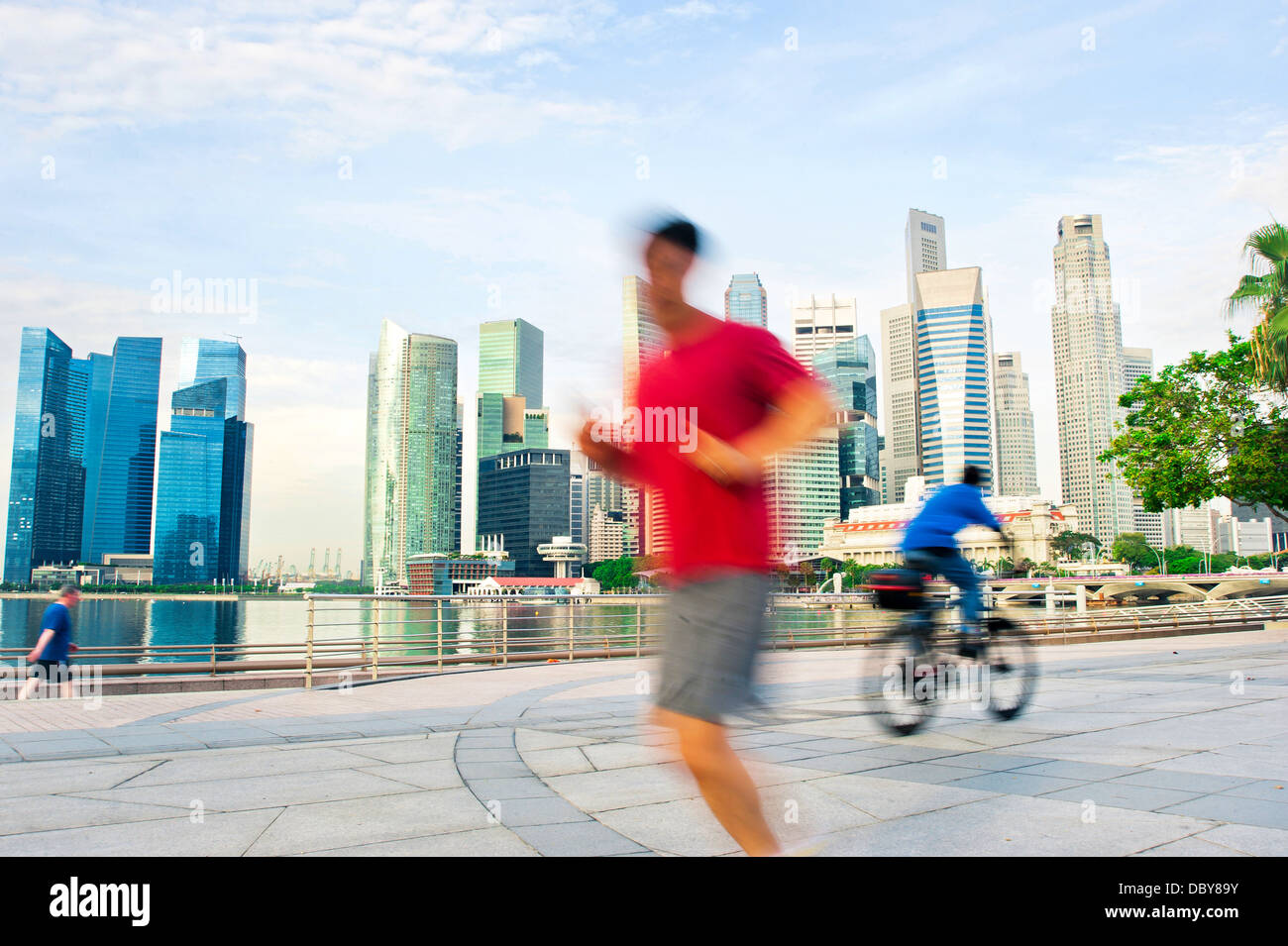 Jogging by the singapore river hi-res stock photography and images - Alamy