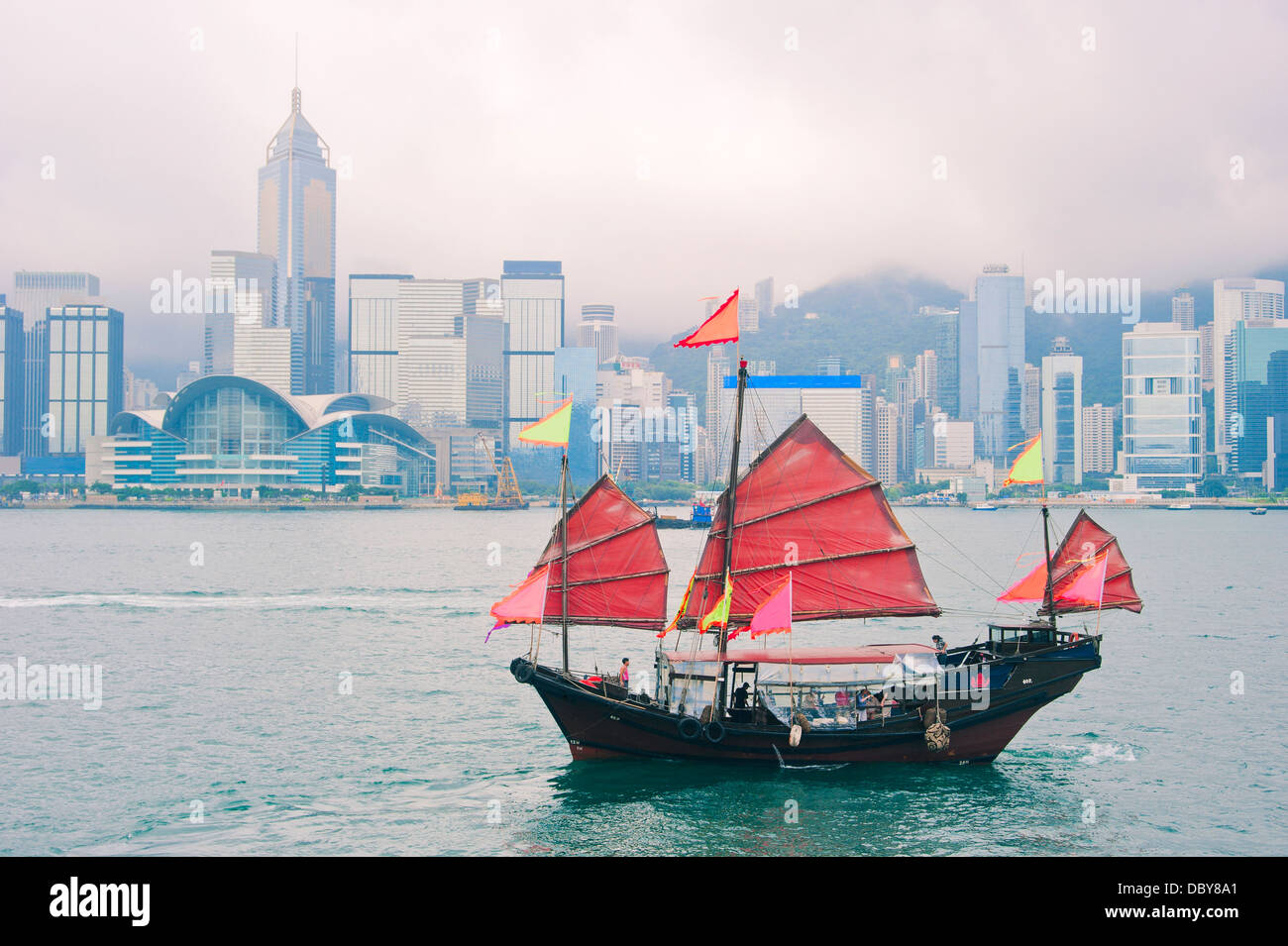 Traditional chinese-style sailboat sailing in Hong Kong harbor Stock ...