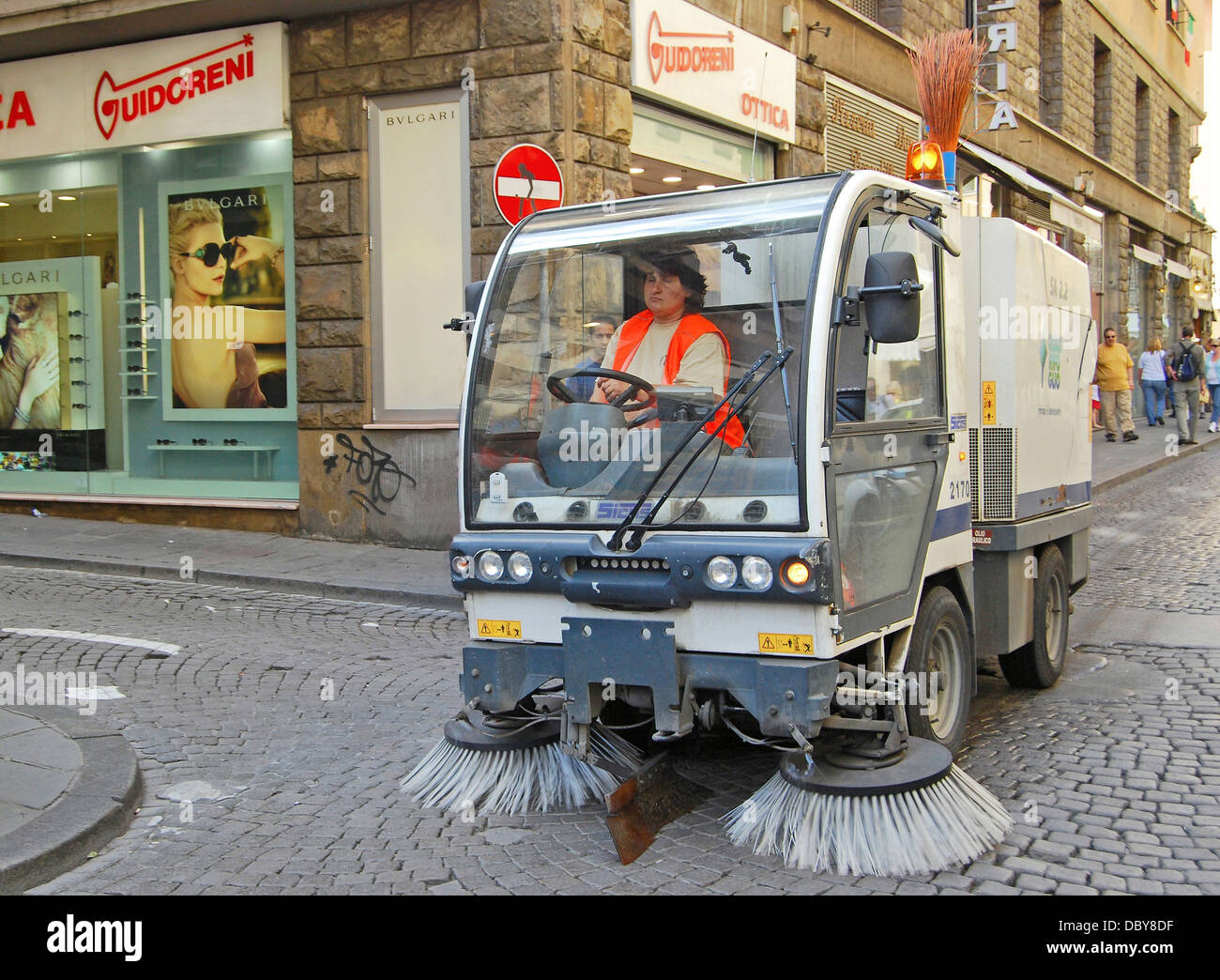 Street sweeper italy hi-res stock photography and images - Alamy