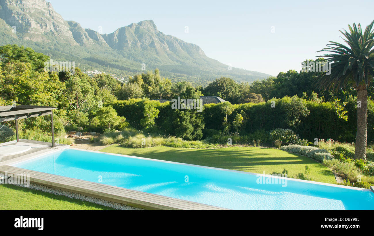 Vegetation swimming pool hi-res stock photography and images - Alamy