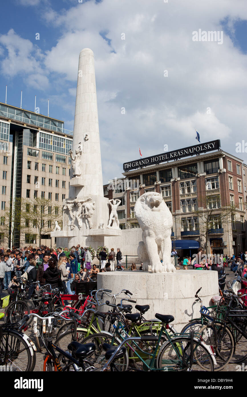 Amsterdam dam square obelisk bicycles hi-res stock photography and ...