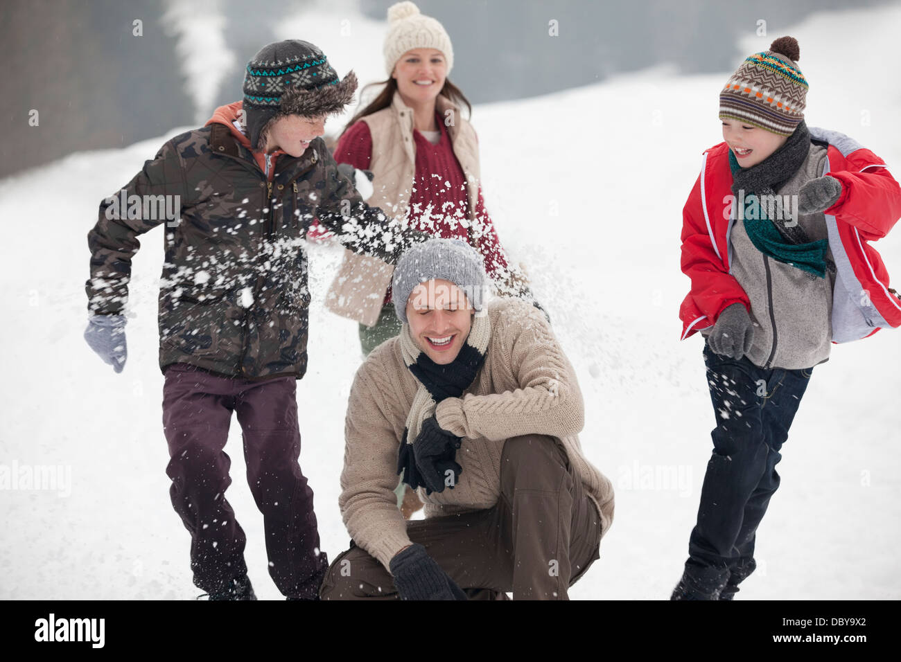 Children snowball fight hi-res stock photography and images - Alamy